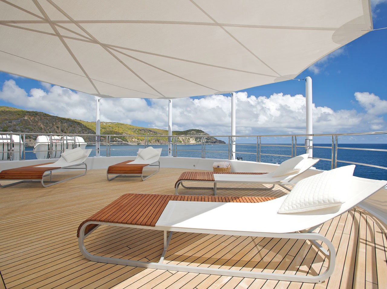 Yacht VIVE LA VIE, Lurssen | CHARTERWORLD Luxury Superyacht Charters